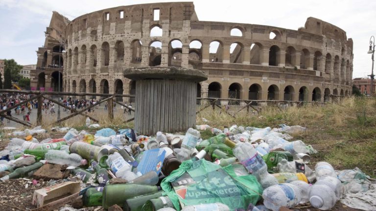Time Out, Roma è la città più sporca del mondo, seconda New York Time Out, Roma è la città più sporca del mondo, seconda New York